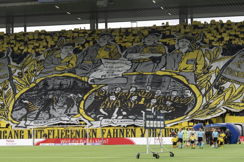 FCB-Fans kapern die Berner Choreohalle und präsentieren Fahnen im ...