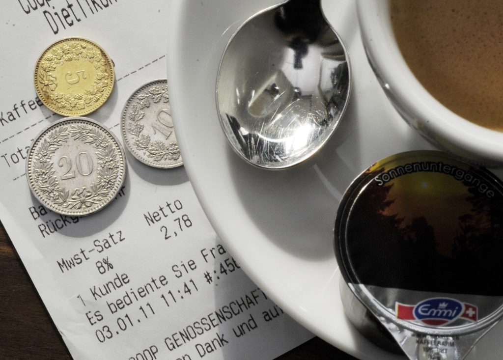 Junge Schweizer geben immer weniger Trinkgeld | Baseljetzt