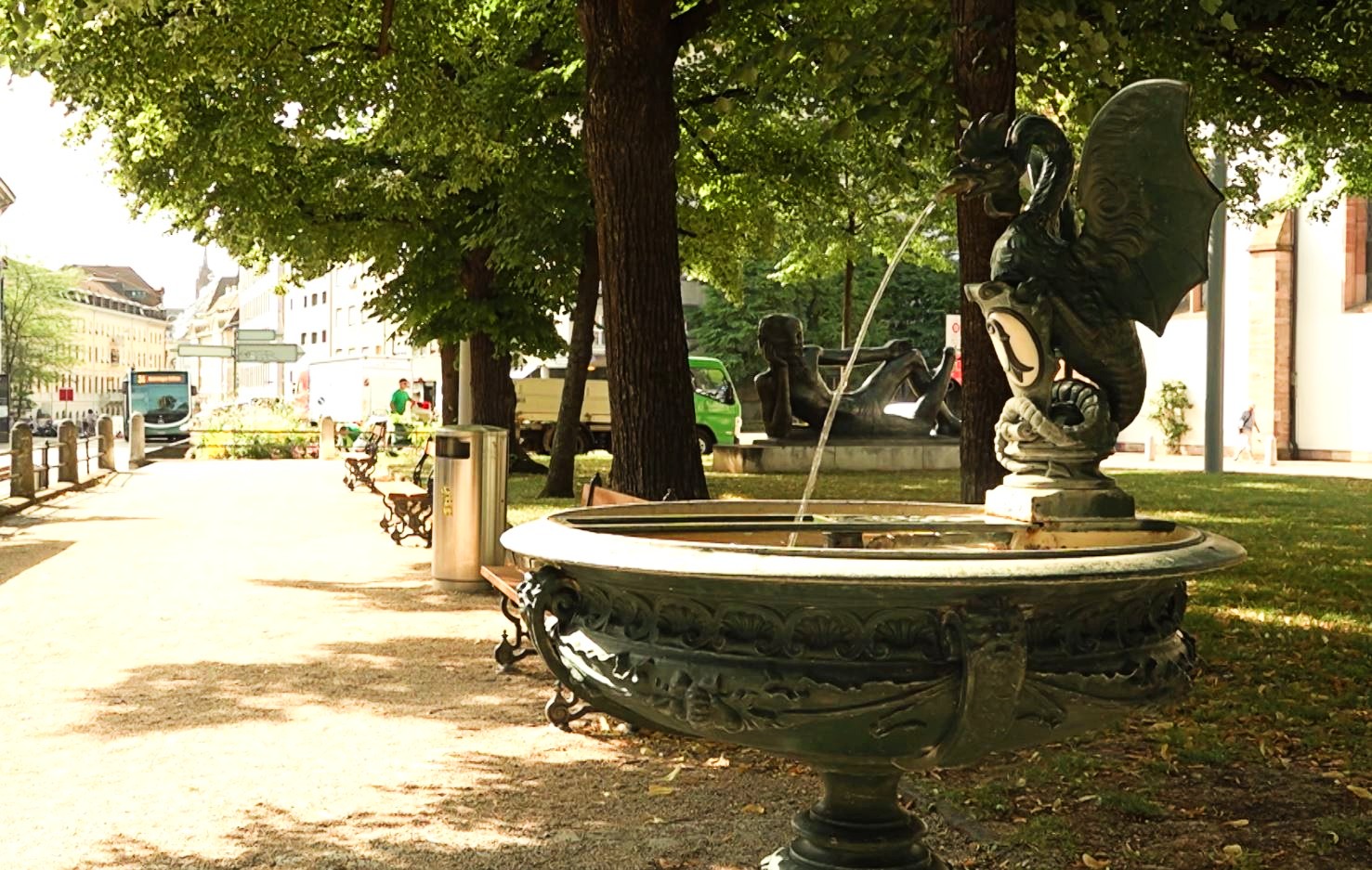 Durch diese Brunnen fliessen Geschichten von Krieg, Verschwinden und ...