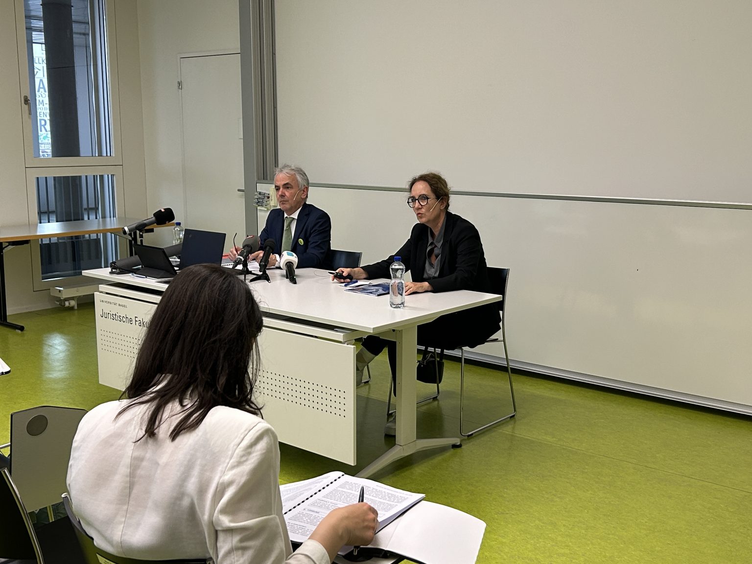 «Angstkultur», Sexismus, Rassismus: Stimmung bei der Polizei auf dem ...